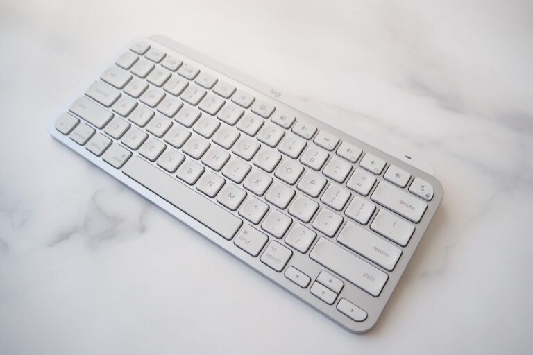 【レビュー】待望のUS配列！MX KEYS mini for Macは純正越えのミニマムデザインで高機能！