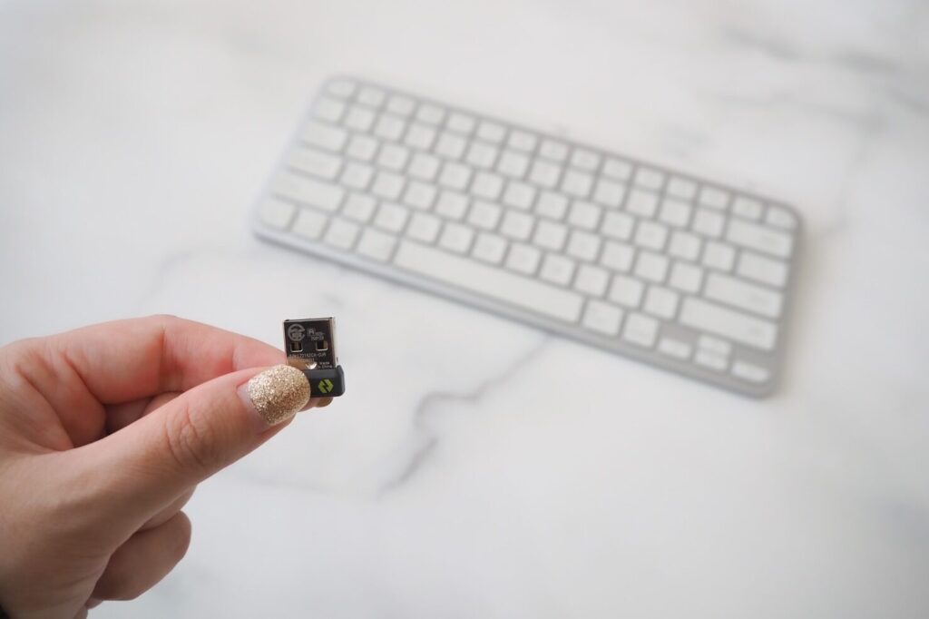 【レビュー】待望のUS配列！MX KEYS mini for Macは純正越えのミニマムデザインで高機能！